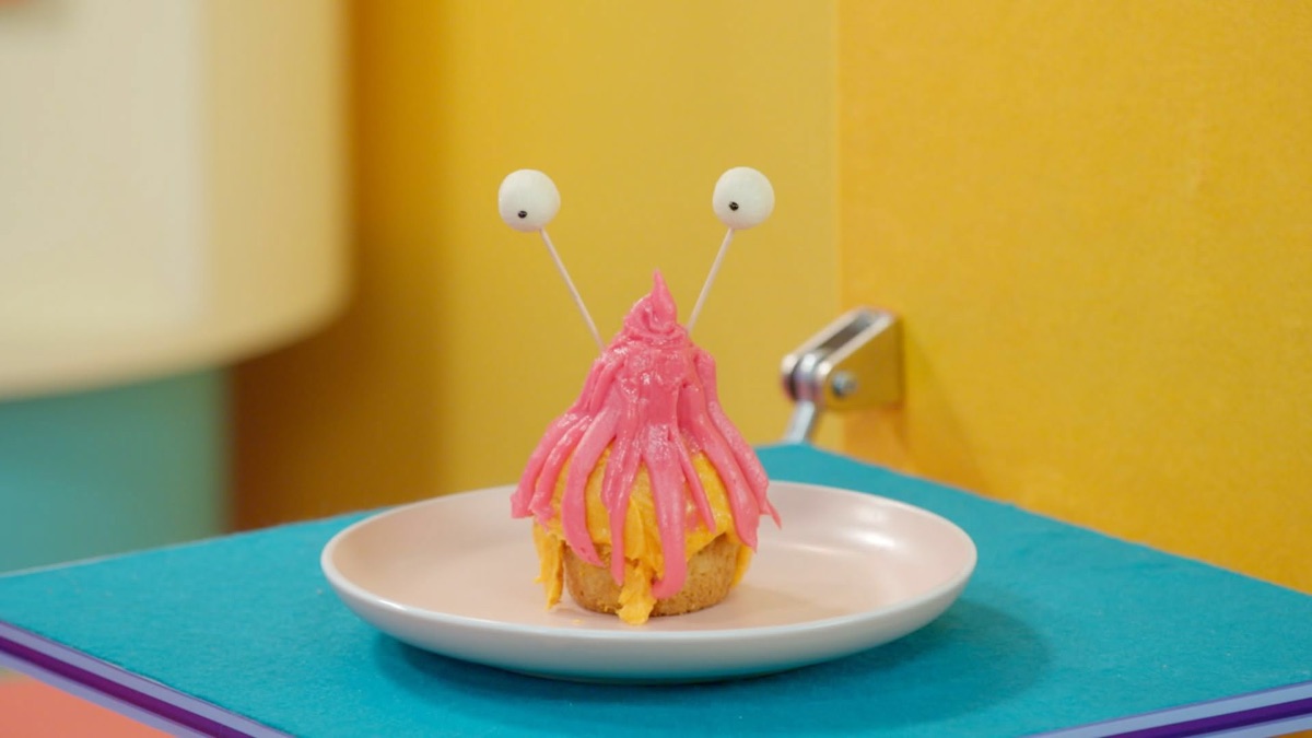 Alien Cupcake - The Makery Bakery (Series 1, Episode 20) - Apple TV (UK)