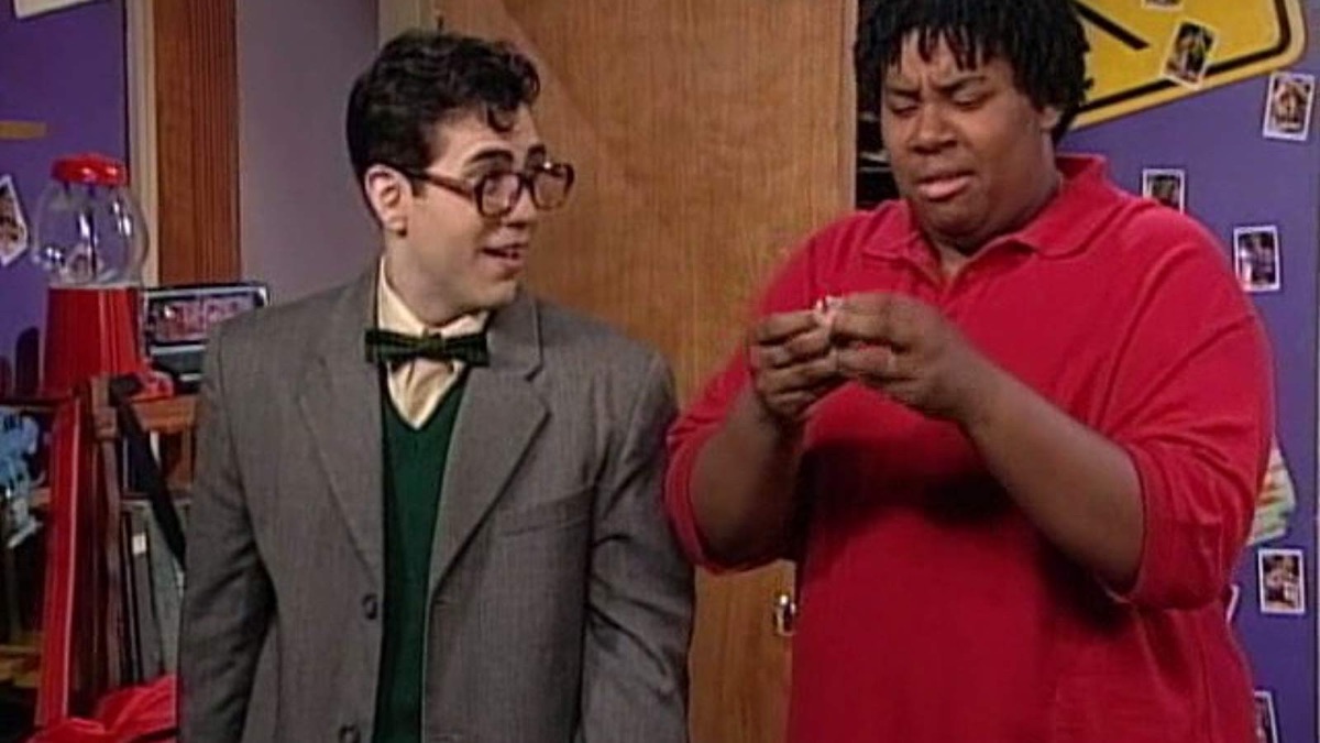To Catch a Thief - Kenan and Kel (Series 3, Episode 5) - Apple TV (IE)