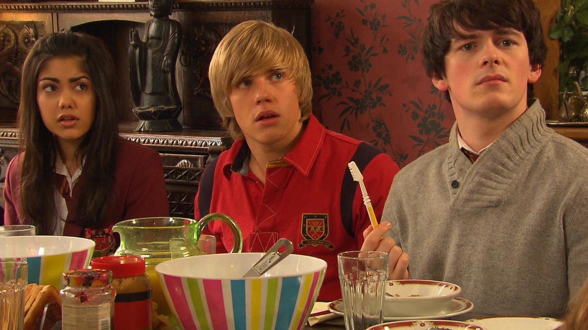 House of Hello / House of Dolls - House of Anubis (Season 2, Episode ...