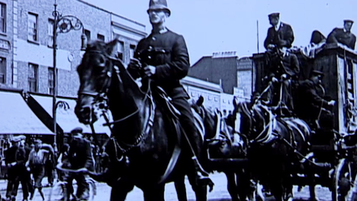 The Hunt for Dr. Crippen – Manhunt (Season 1, Episode 2) - Apple TV (AU)