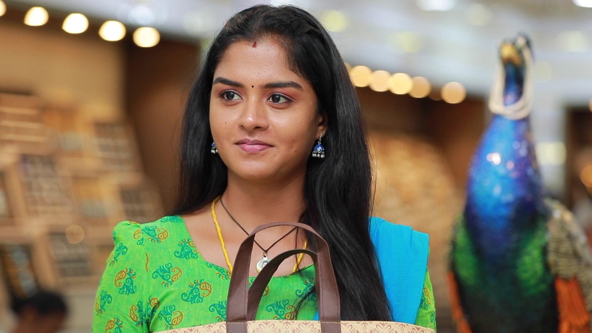 Vijay's Gift for Kaveri - Mahanadhi (Season 1, Episode 323) - Apple TV