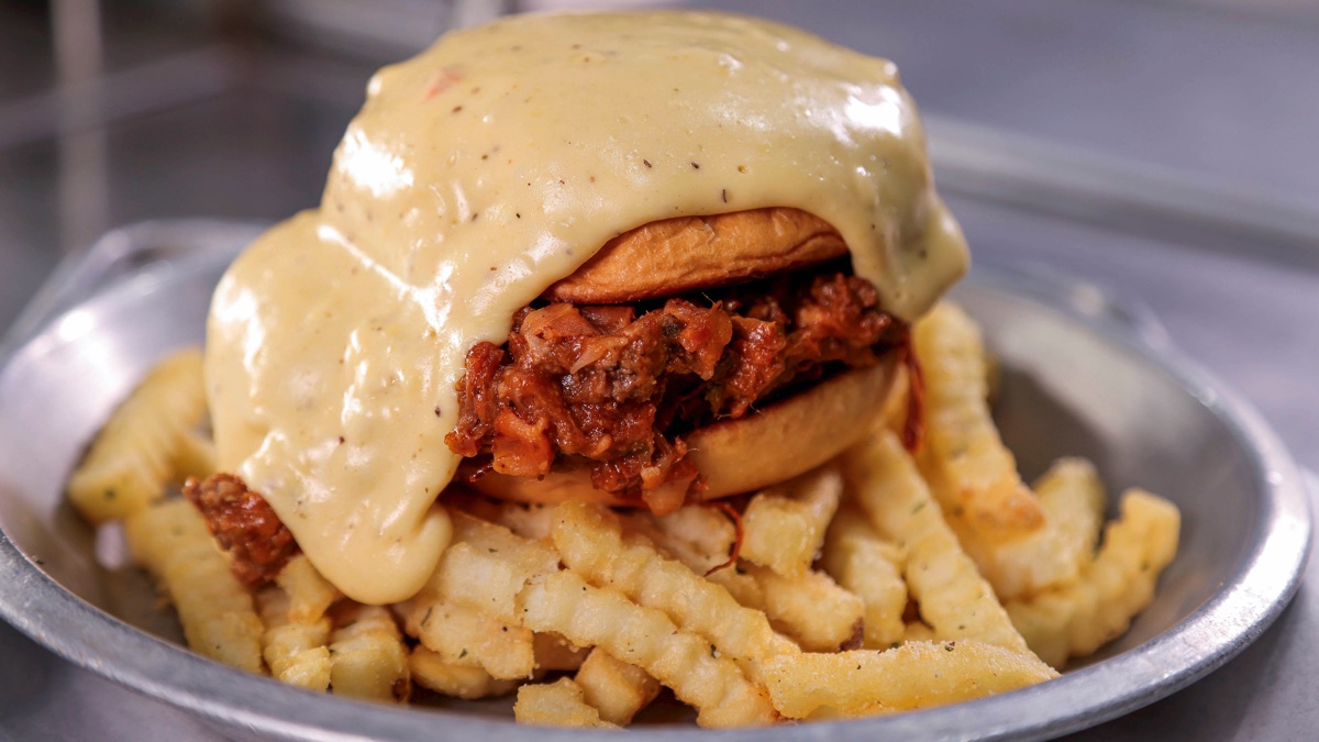 Triple D Nation: Smothered and Sauced - Diners, Drive-Ins and Dives ...