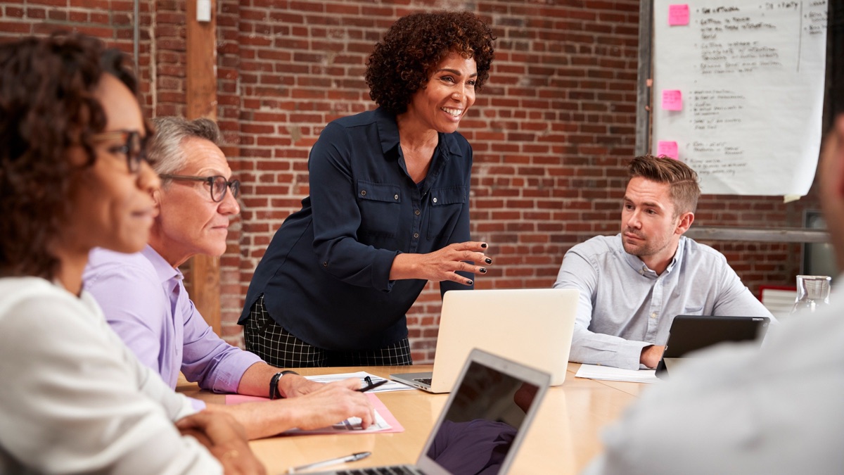 Using Body Language in Public Speaking - How to Speak Effectively in ...