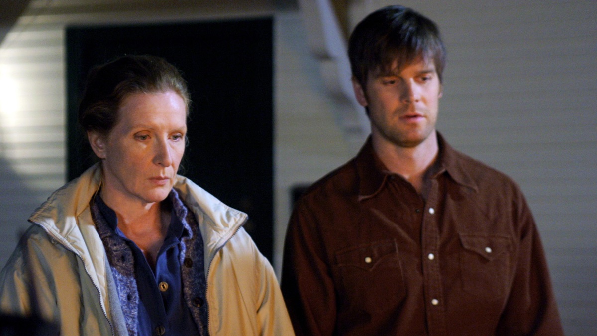 ‎Parallel Play - Six Feet Under (Series 4, Episode 3) - Apple TV (EG)