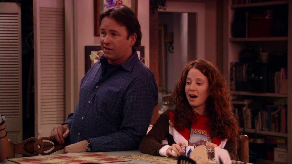 Cheerleader - 8 Simple Rules (Series 1, Episode 6) - Apple TV (UK)