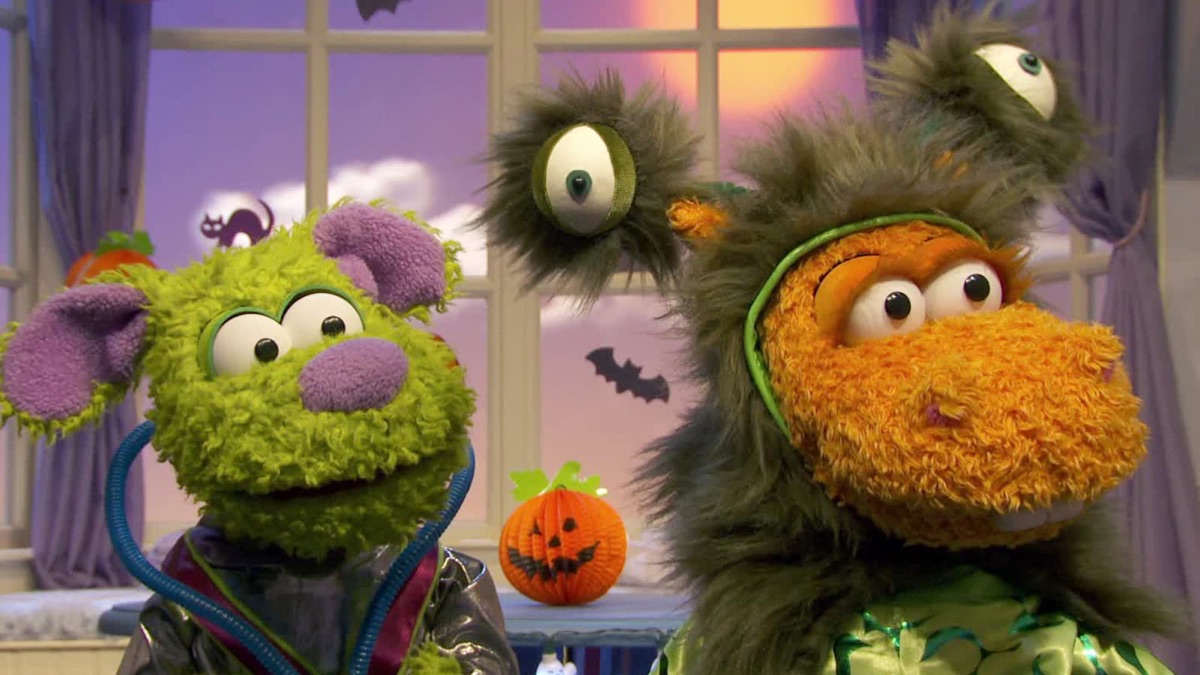 Spooky Costumes / No More Bullies - Pajanimals (Series 2, Episode 108 ...