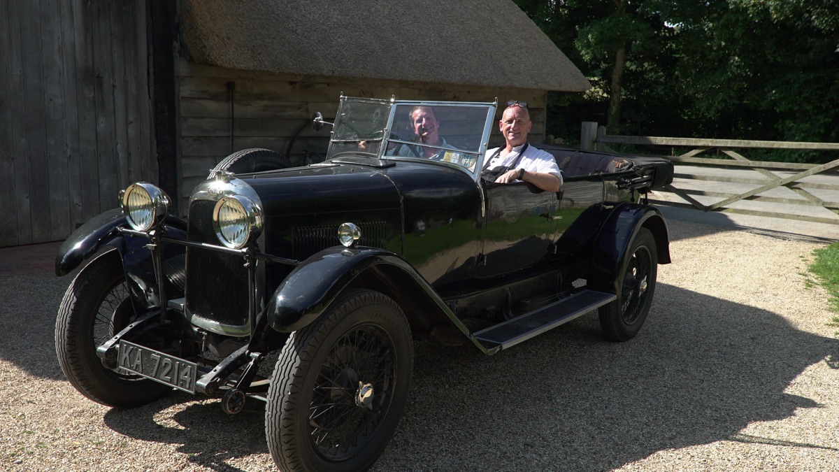 ‎Piano Stool, Classic Speedo and Wicker Crib – Återskaparna England ...