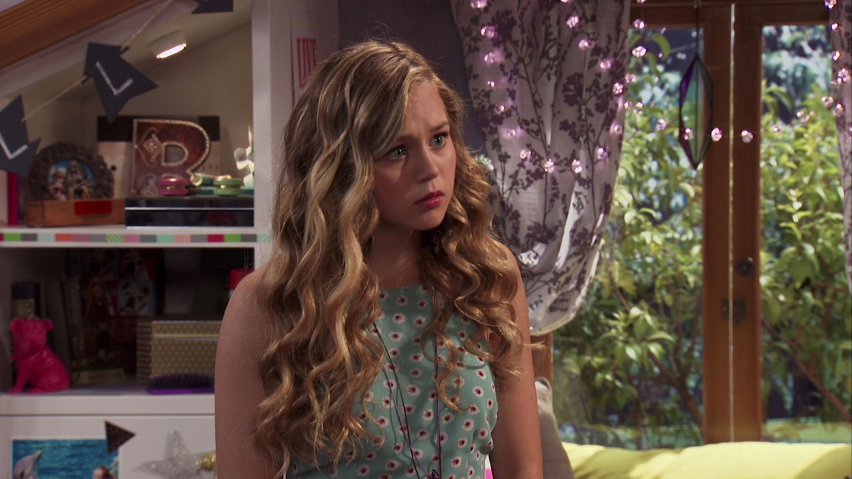 Newbie QB Pt. I - Bella and the Bulldogs (Series 1, Episode 1) - Apple ...