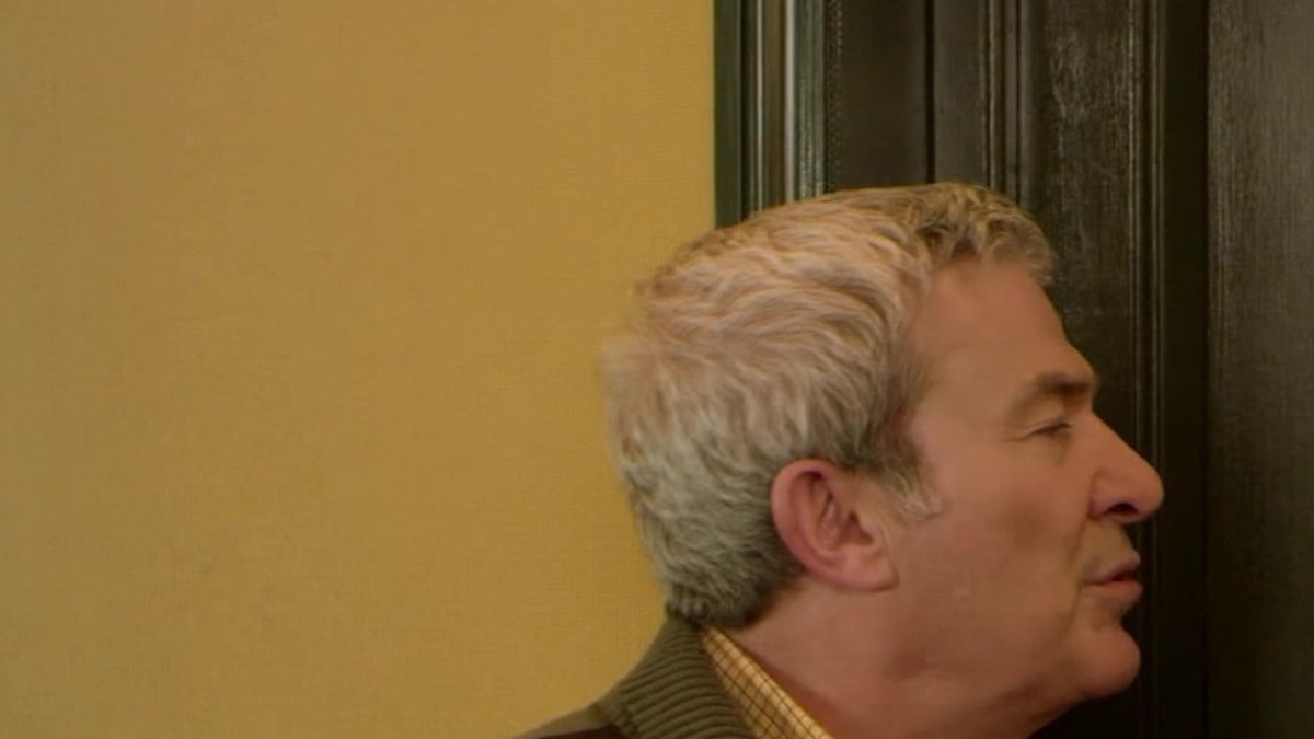 Skirt day - Dear neighbours (Season 1, Episode 3) - Apple TV