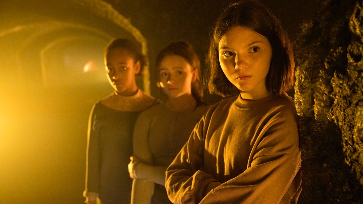 Don't Touch - Silverpoint (Series 2, Episode 9) - Apple TV (UK)