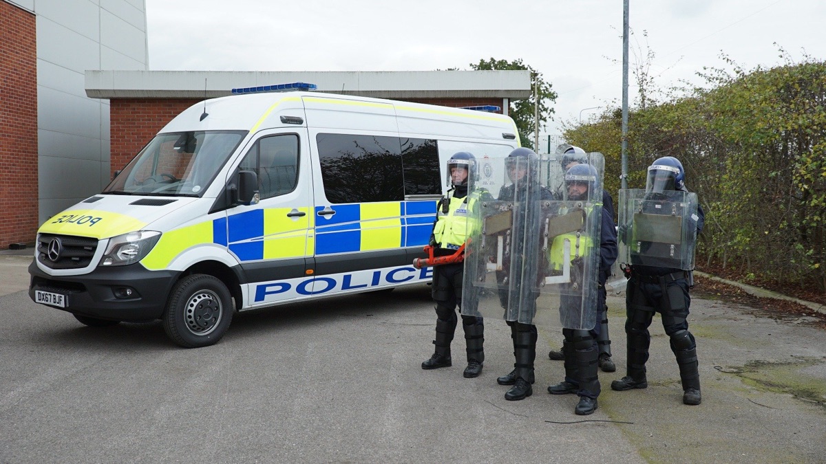 Riot Van - Cop Car Workshop (Series 1, Episode 1) - Apple TV (UK)