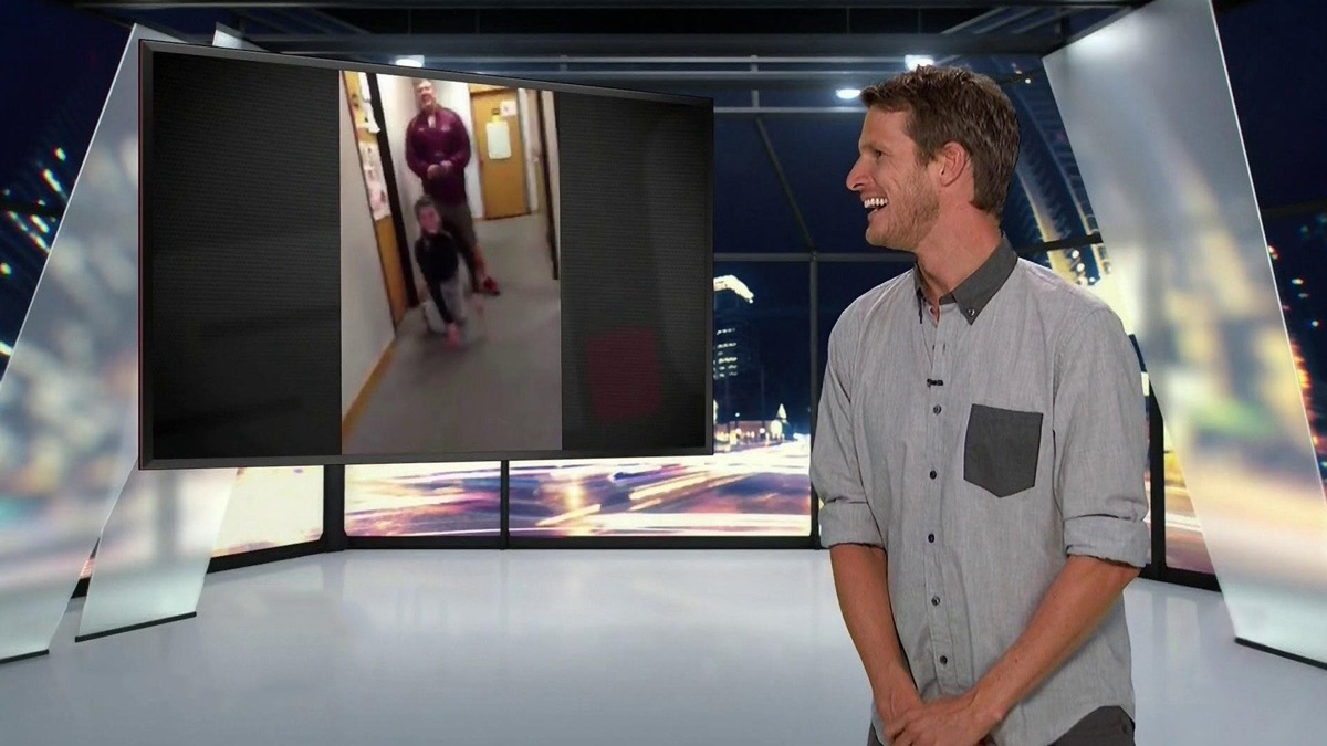 Bryan Silva (Gratata) - Tosh.0 (Series 6, Episode 18) - Apple TV (NO)