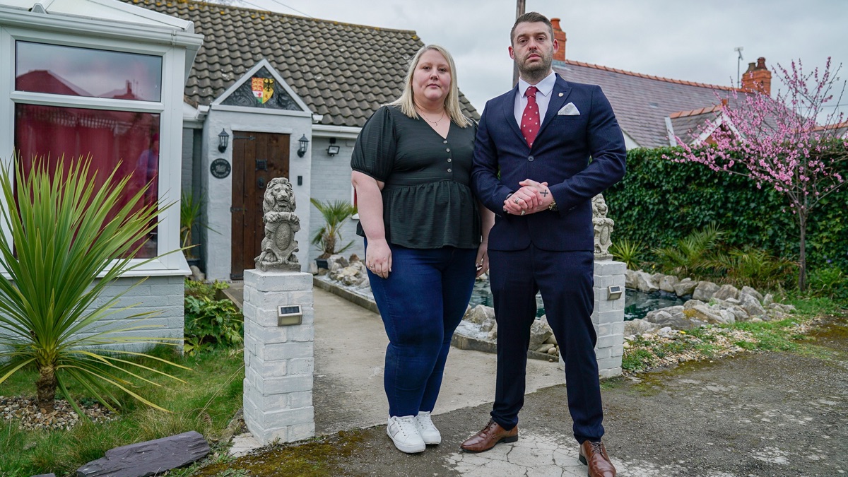 Bad Luck Bungalow - Help! My House Is Haunted (Series 5, Episode 9 ...