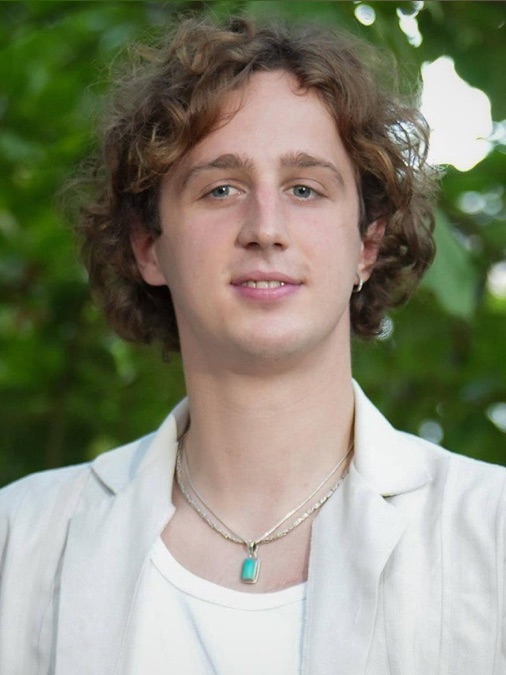 Films et séries avec Alexandre Desrousseaux – Apple TV (FR)