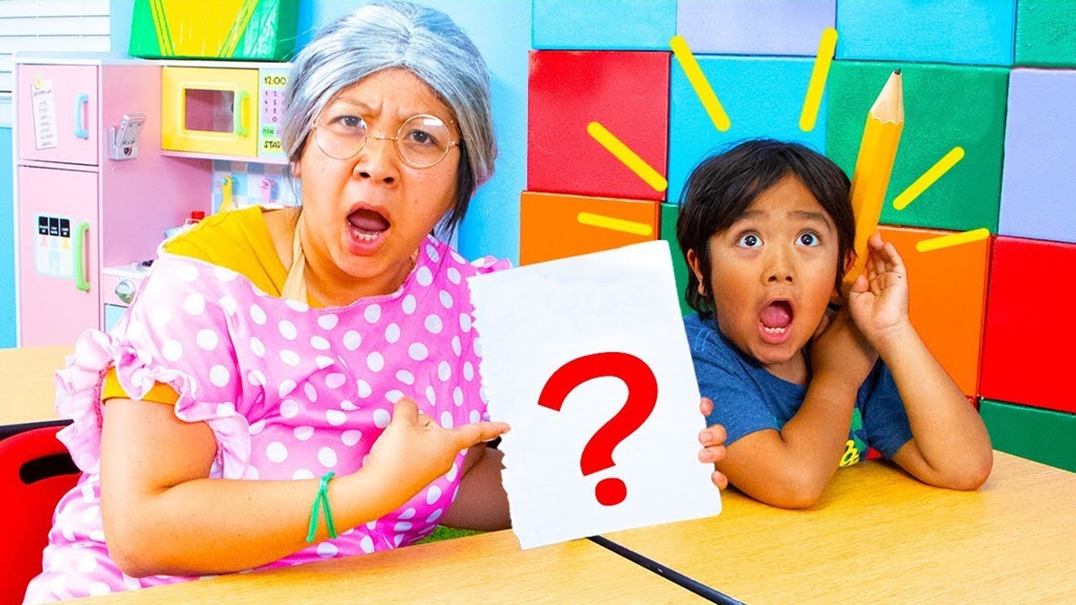 Ryan's Last Day of School Pretend Play! - Ryan's World (Series 9 ...