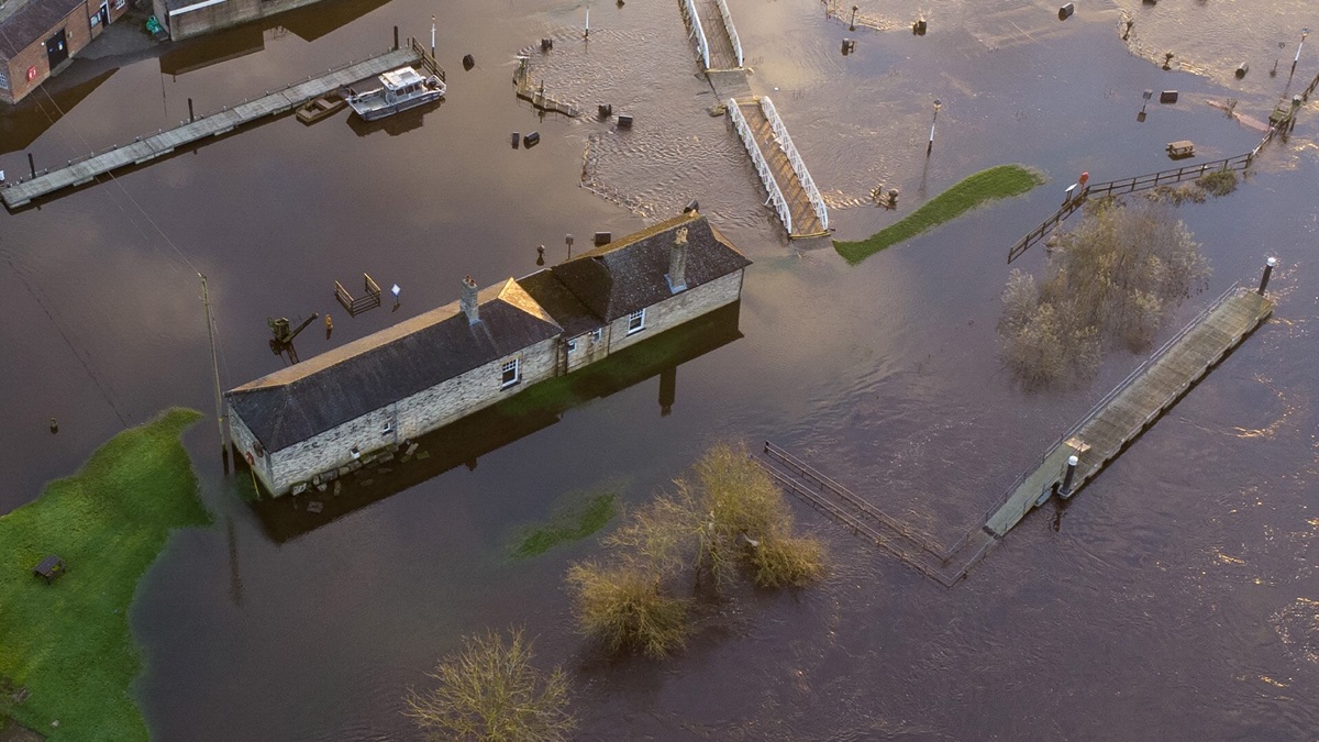 Britain's Extreme Weather: 2024 - Apple TV (UK)