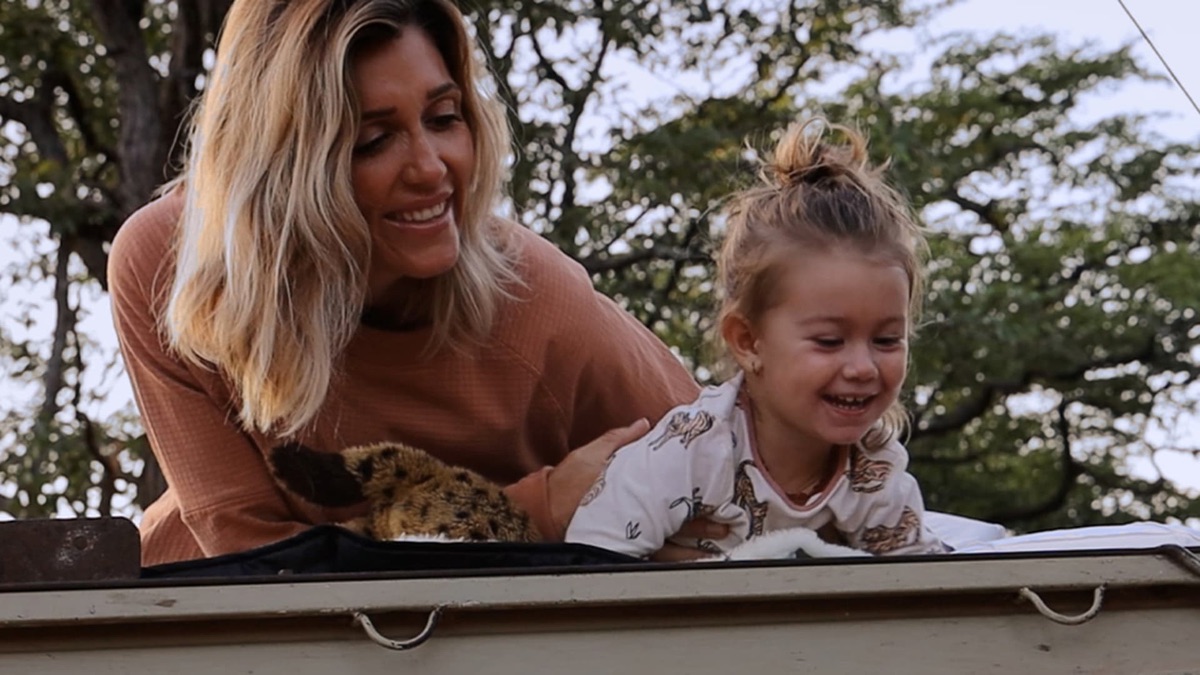 Family in the Wild - Apple TV (CA)