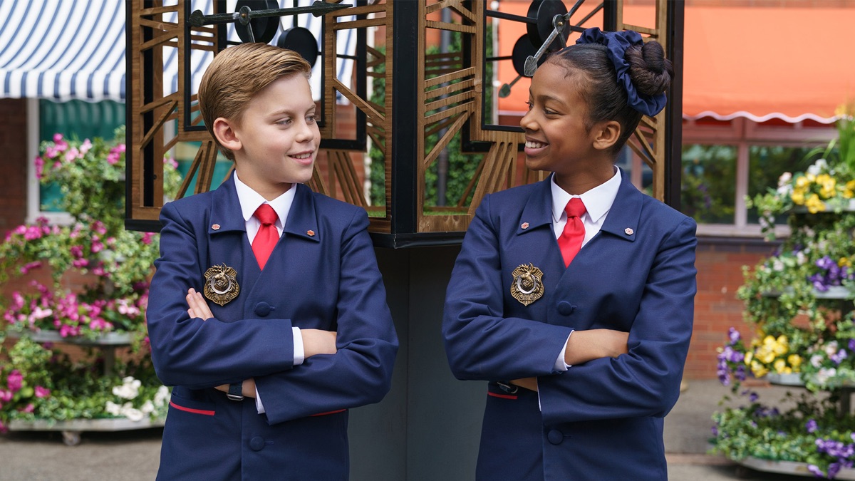 A Tour of Odd Squad / Club 37 - Odd Squad (Season 4, Episode 6) - Apple TV