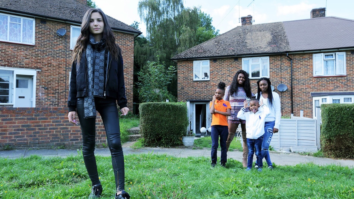 Episode 2 – Rich Kids Go Skint (Season 2, Episode 2) - Apple TV (AU)