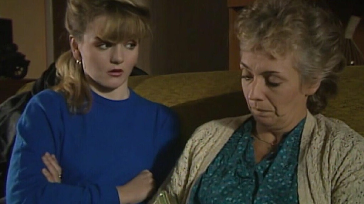 Fraternising - Brookside (Series 8, Episode 12) - Apple TV (UK)