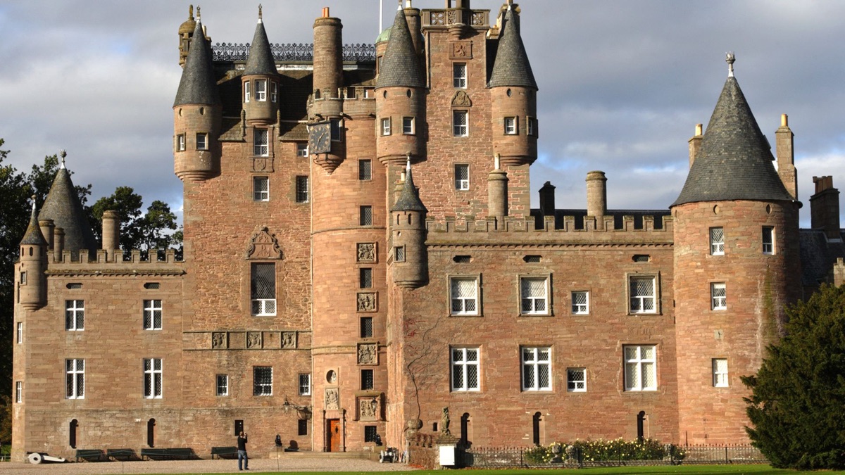 Glamis Castle: A Royal Residence - Apple TV