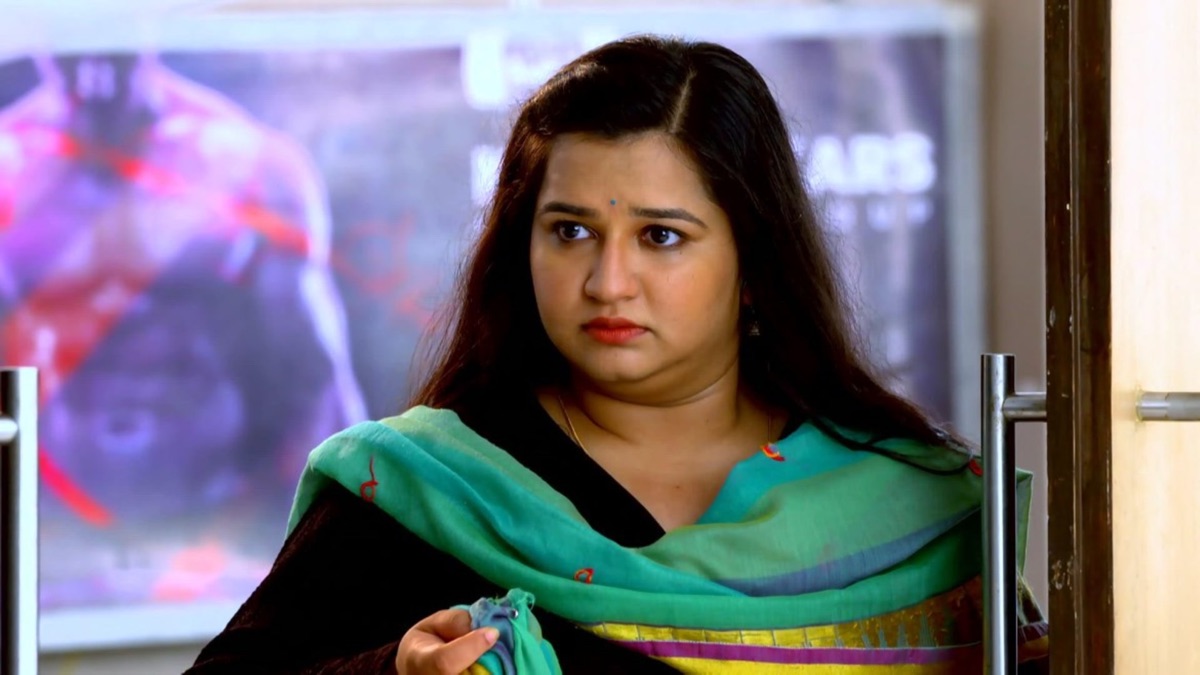‎Sweetu Avoids Meeting Omkar in Office - Yeu Kashi Tashi Me Nandayla ...