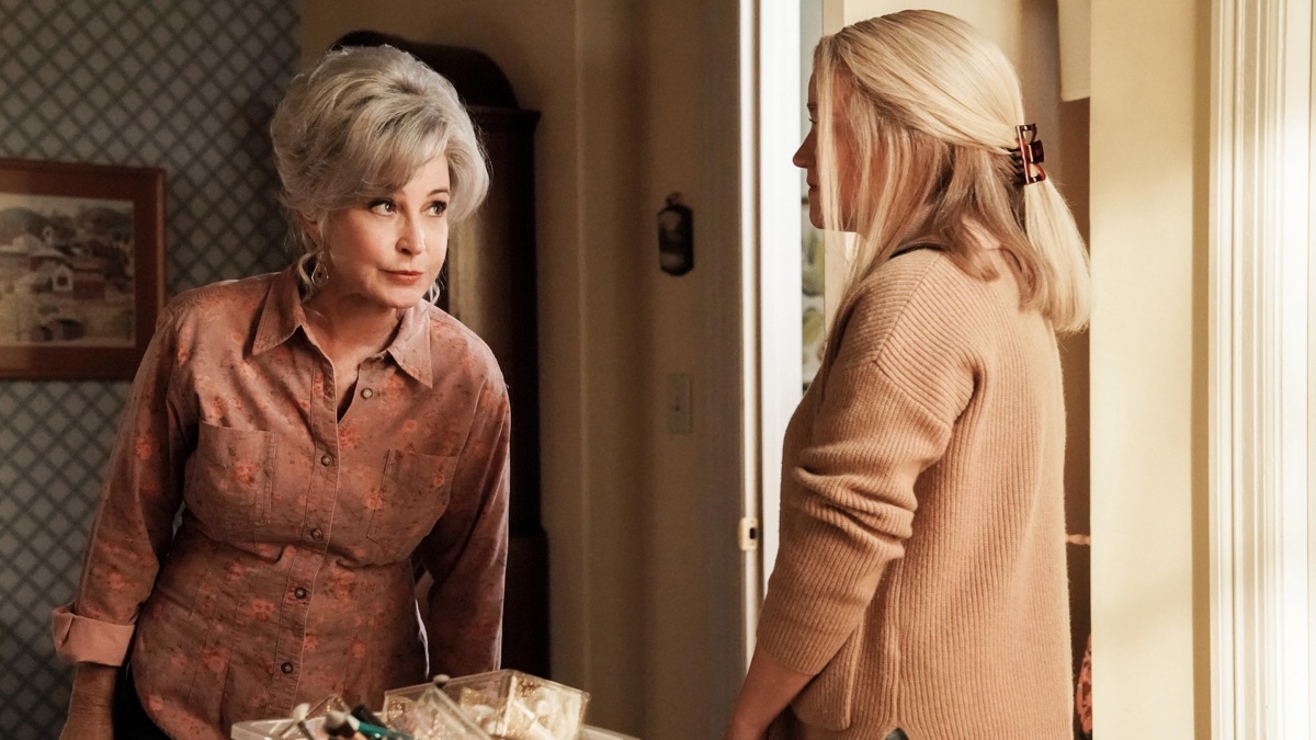 ‎A Resident Advisor and the Word 'Sketchy' - Young Sheldon (Series 6 ...