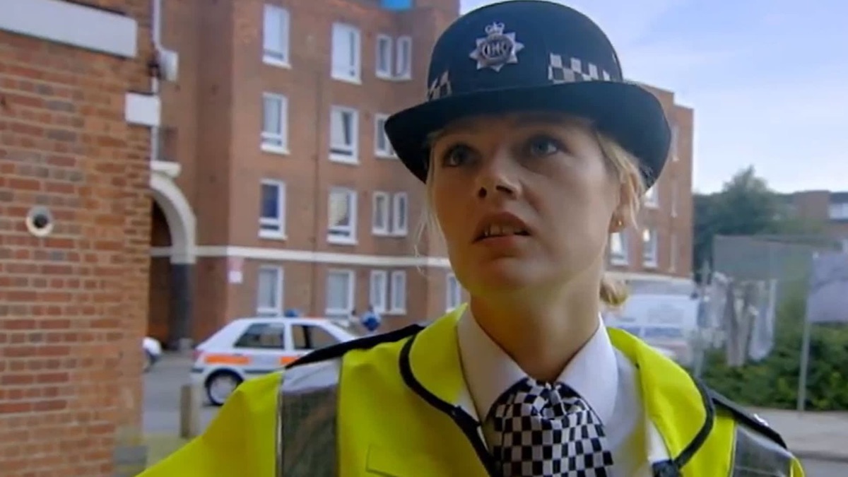 First Impressions, Pt. 1 - The Bill (Series 16, Episode 60) - Apple TV (UK)