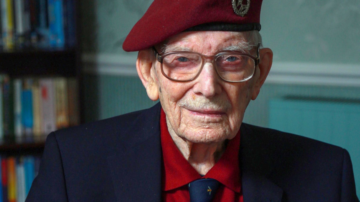 Episode 1 - D-Day: The Soldiers' Story (Series 1, Episode 1) - Apple TV ...