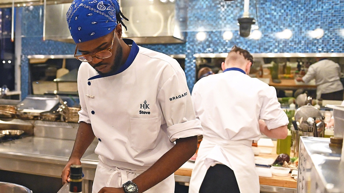 Young Guns Come Out Shooting - Hell's Kitchen (Series 20, Episode 1 ...