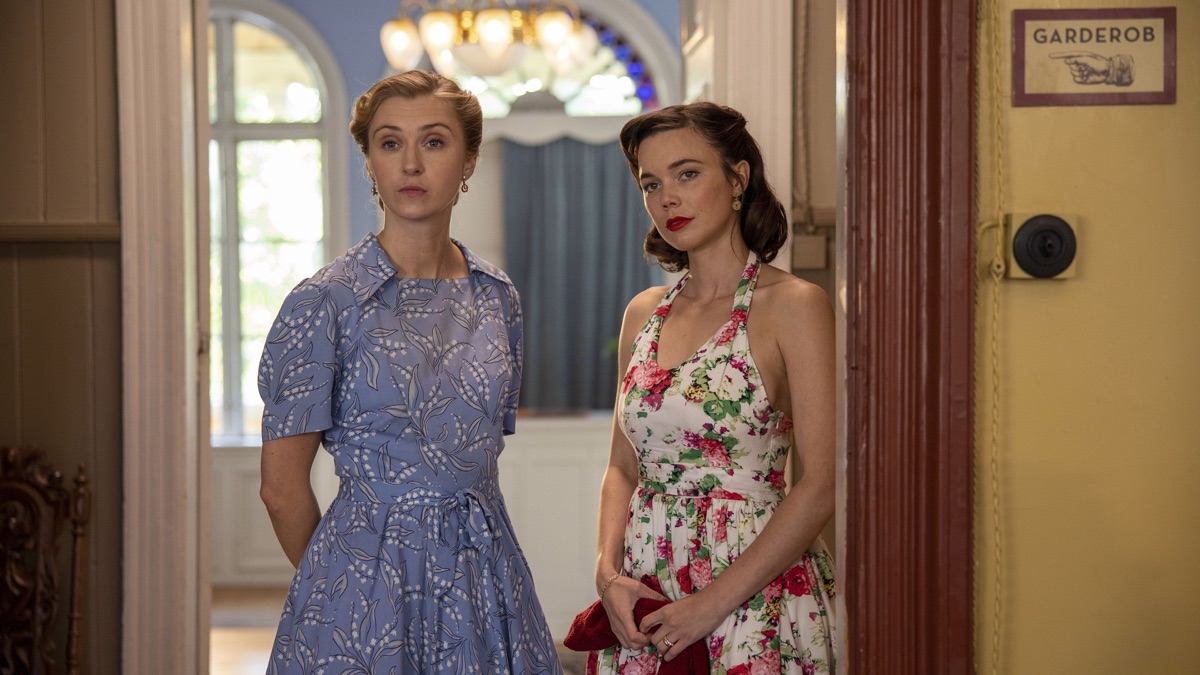 Early Summer - The Restaurant (Series 4, Episode 1) - Apple TV (PL)
