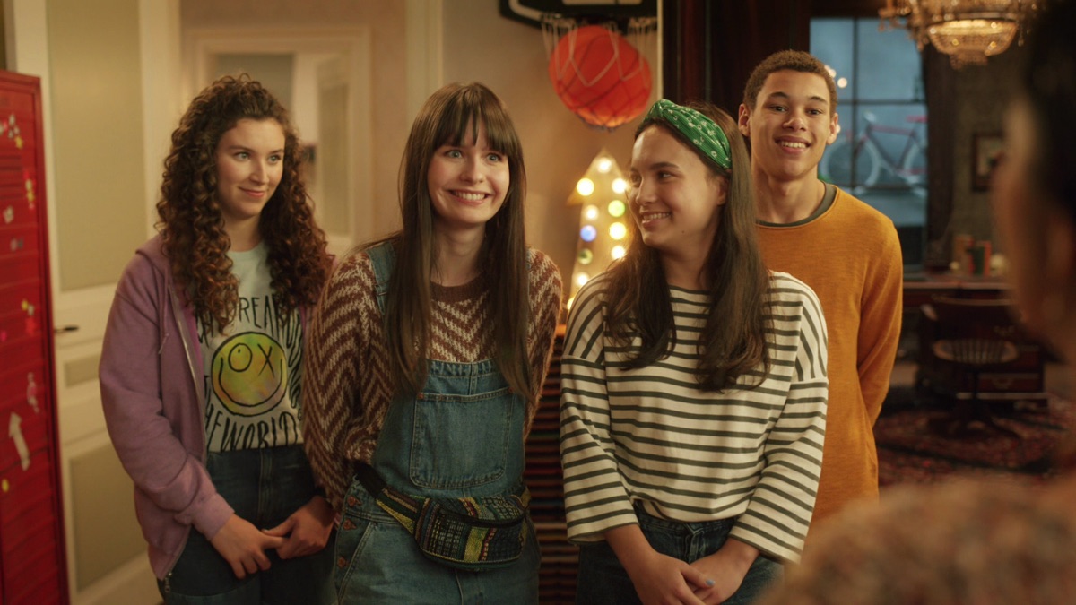 Enemies Within - Hunter Street (Series 4, Episode 10) - Apple TV (FI)