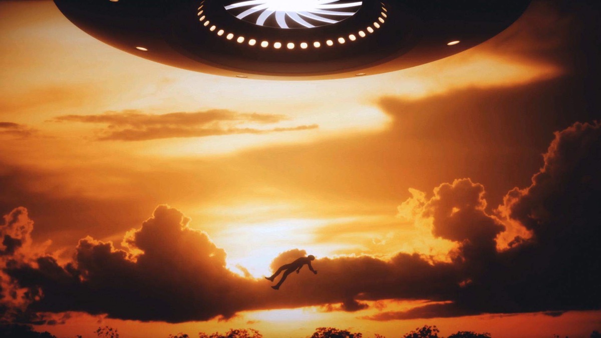 Alien Intervention – Alien Dimensions: UFOs and the E.T. Presence ...