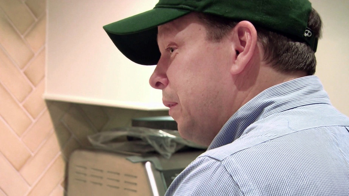 ‎On Your Mark... Ted Set... Home! - Wahlburgers (Series 3, Episode 7 ...