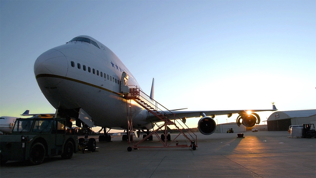 Jumbo Jet - Inside Mighty Machines (Series 1, Episode 1) - Apple TV (DK)