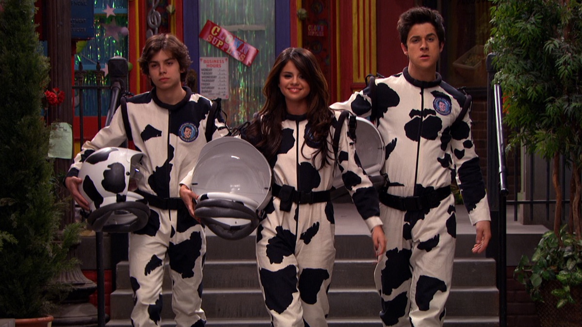 Wizards vs. Asteroid – Wizards of Waverly Place (Season 4, Episode 17) - Apple TV (AU)