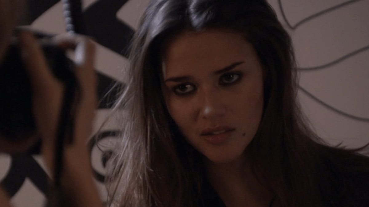 Episode 1 - Lip Service (Season 2, Episode 1) - Apple TV