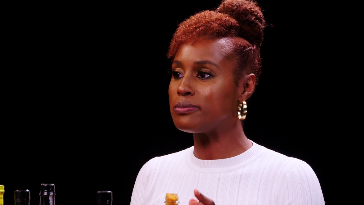 Issa Rae – Hot Ones (Season 6, Episode 10) - Apple TV (CA)