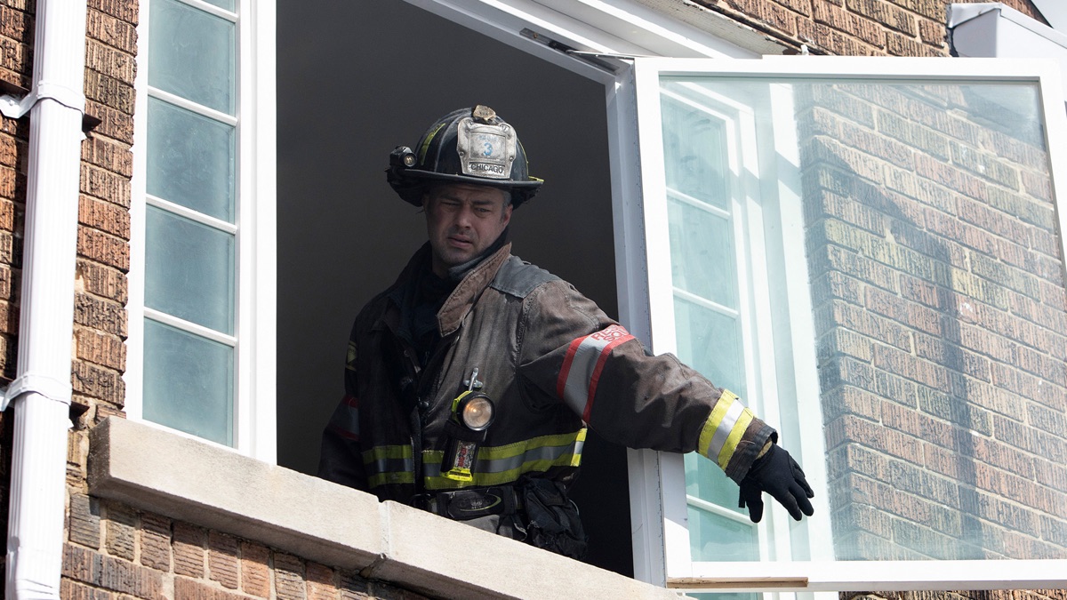 ‎Escape Route - Chicago Fire (Series 9, Episode 8) - Apple TV (MX)