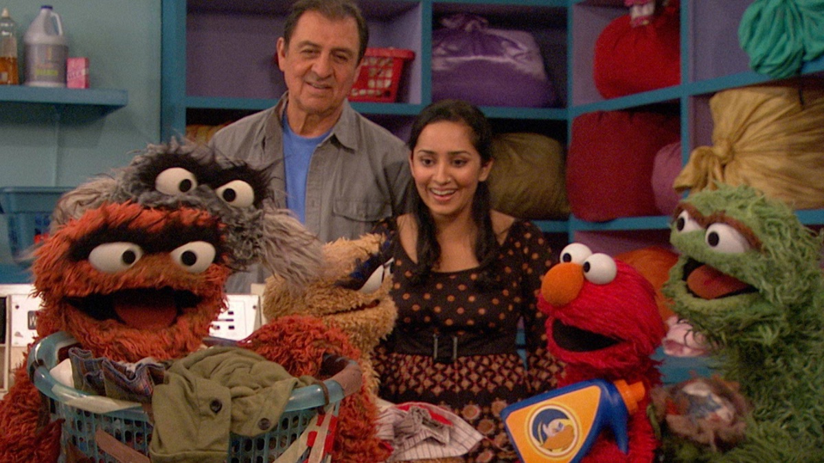 Grouch Messing Machine - Sesame Street (Season 40, Episode 10) | Apple TV