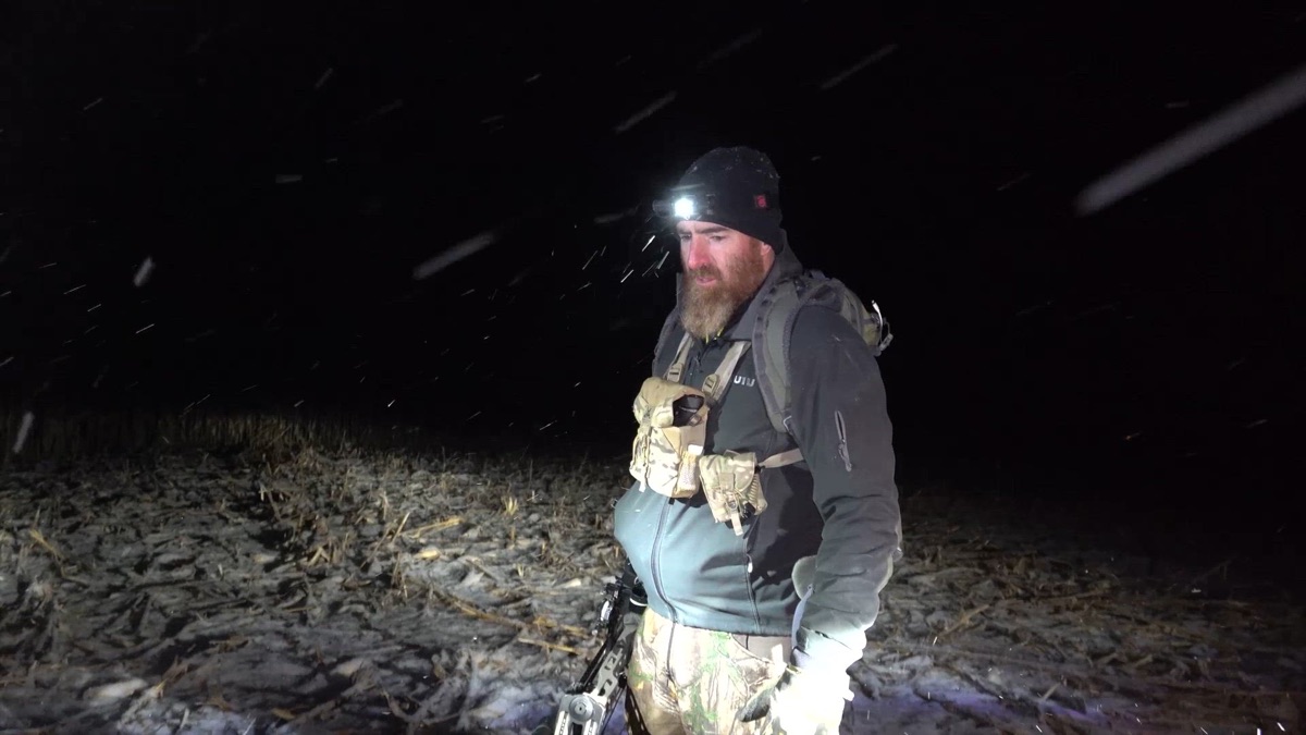 Giant in the Snow - Buck Commander (Season 12, Episode 30) - Apple TV