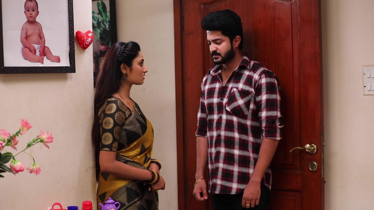 Swetha's Concern for Muthazhagu - Muthazhagu (Season 1, Episode 701) - Apple TV