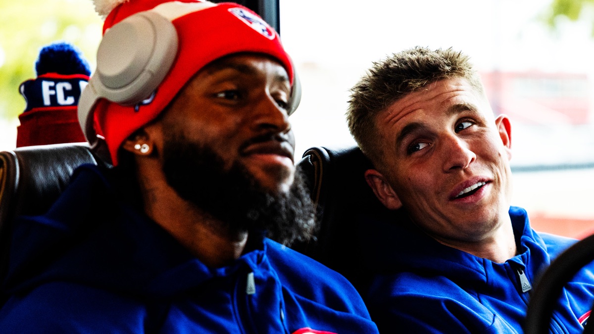 Inside FCD: Pass the Hat: Seb + Liam - Dallas Presents (Series 2024, Episode 16) - Apple TV (FR)