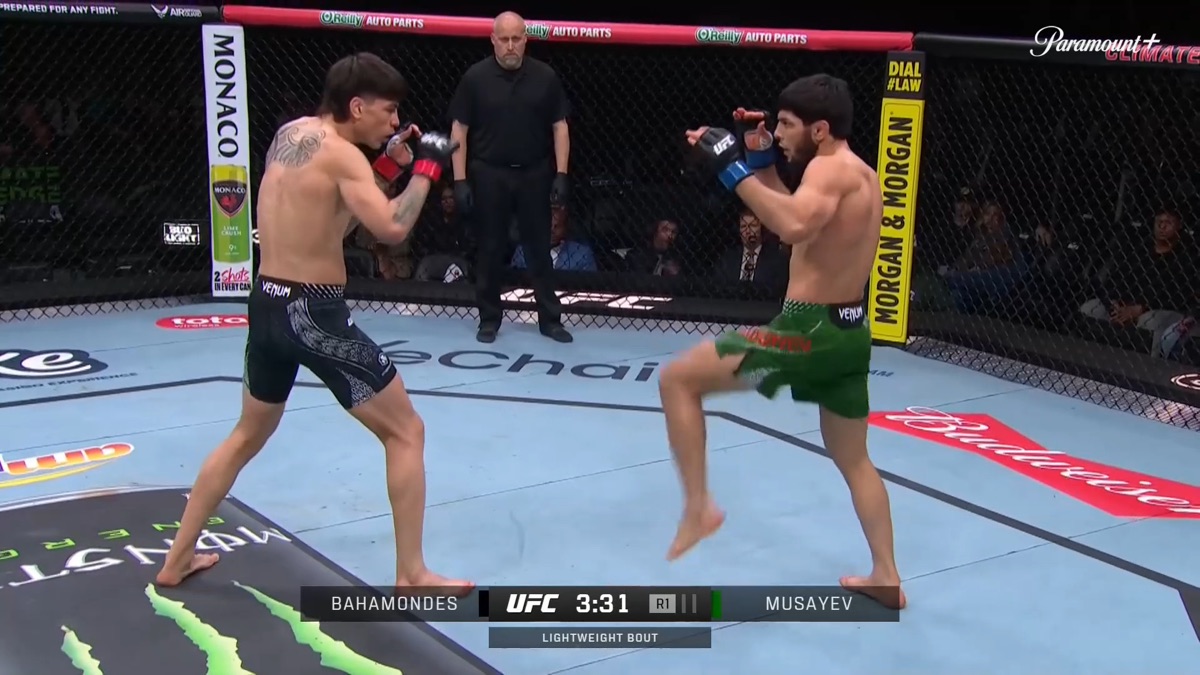 ‎Ignacio Bahamondes vs. Tofiq Musayev - UFC Fight Night (temporada 2026 ...
