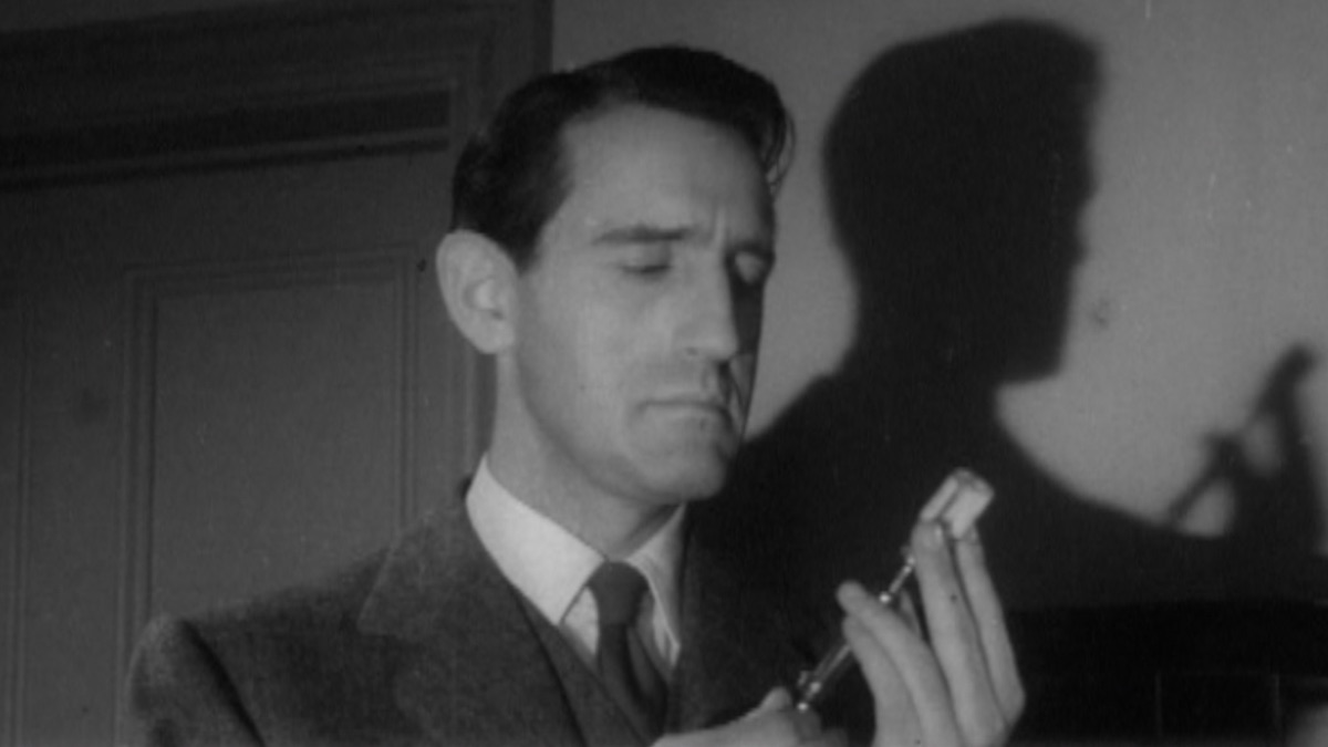 ‎Passport To Treason — Apple TV