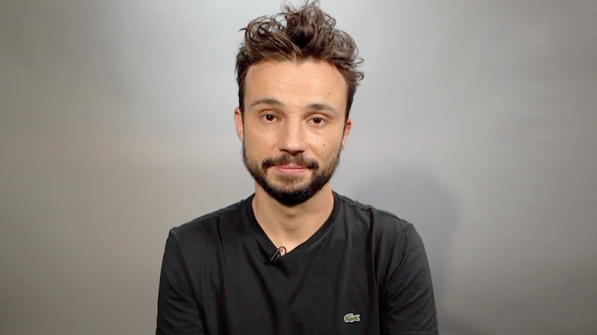 L'humoriste Tom Villa raconte la maladie d'Alzheimer de sa grand-mère ...