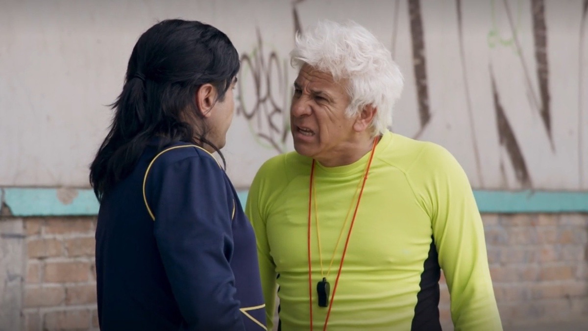 ‎Juego de fútbol - Nosotros Los Guapos S3 (Series 4, Episode 9) - Apple ...