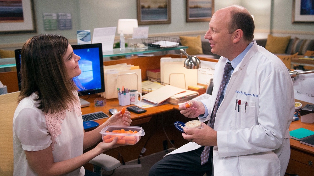 ‎Receptionist Pot Voting Cramp - Life in Pieces (Series 2, Episode 2 ...