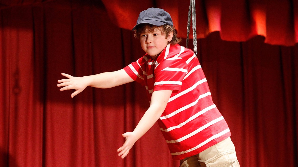 The Musical Man - Modern Family (Series 2, Episode 19) - Apple TV (BE)