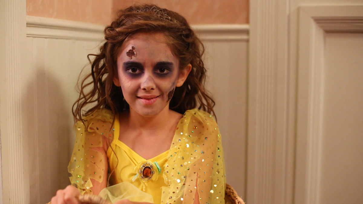 Boo Who? - American Housewife (Series 2, Episode 5) - Apple TV (SA)